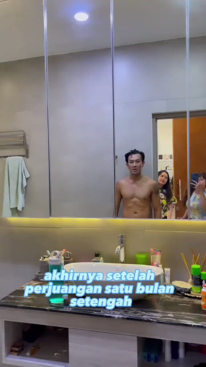 MRVVIP on Twitter: "Denny Sumargo shirtless body progress. #selebwatch"