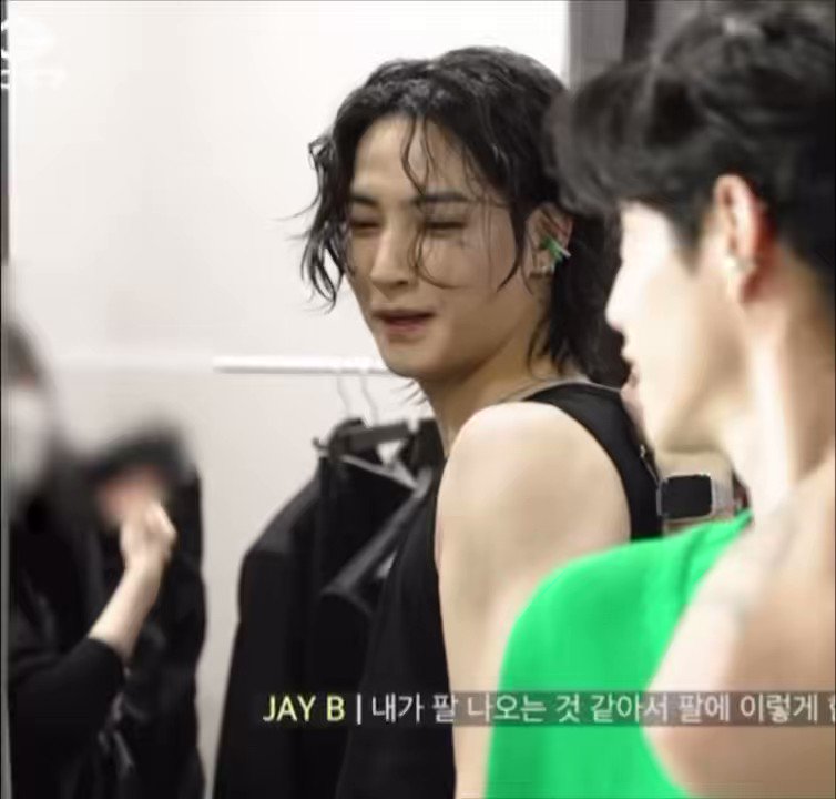 hoho: military wife🙇🏽‍♀️ on Twitter: "RT @virtudef: i love jarms (jaebeom’s arms)"