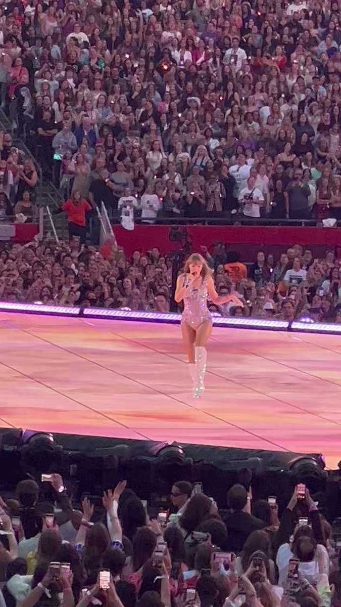 Taylor Swift Updates 🏟️💜 on Twitter: "🏟️| Bringing that 13th show ...