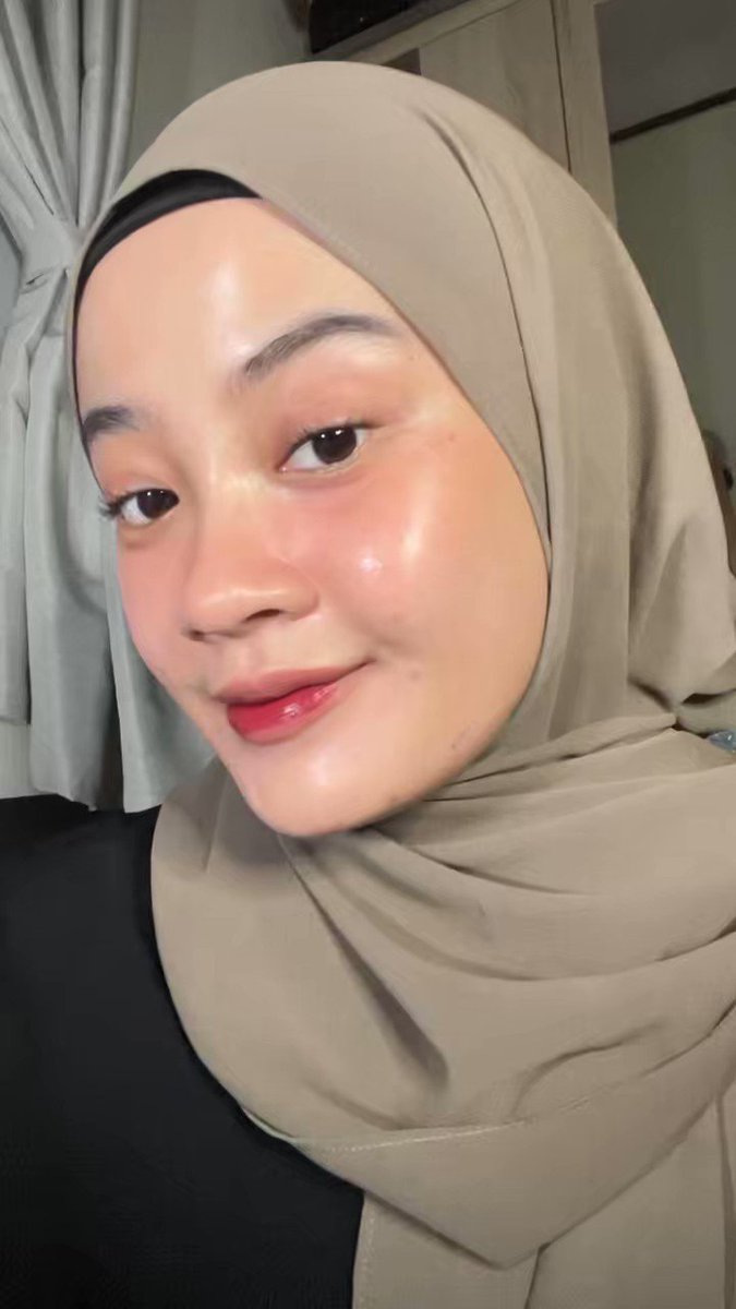 Lusie 🐾 on Twitter: "pusing gak aku ngomongin lip velvet dear me terus?!🤣🙏🏻 abis cakep bgt ...