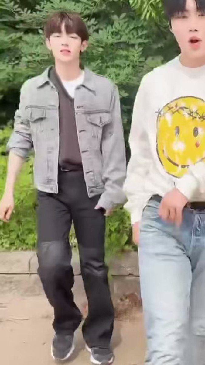 luna on Twitter: "so close for getting that minghao and zhang hao interaction"