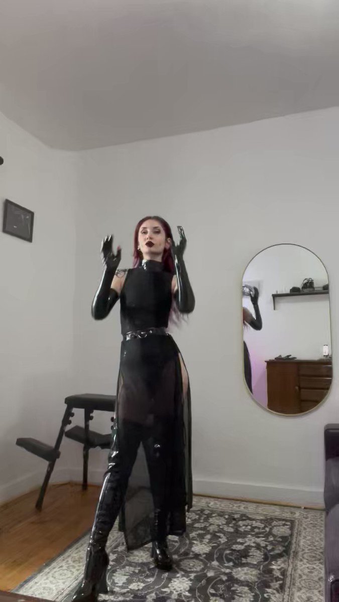 Miss Vera Violette π«π· π¬π§ On Twitter Rt Dominatrixvera Back At It