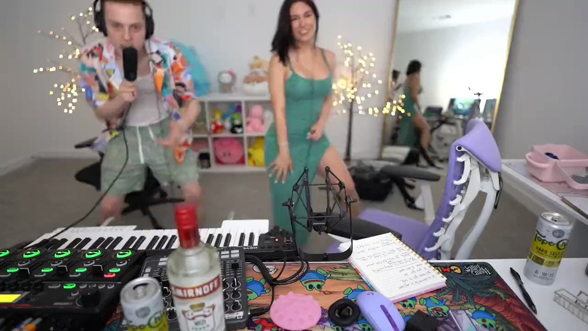 Hunter On Twitter Alinity Has Been Banned From Twitch For 3 Days Following This Clip As