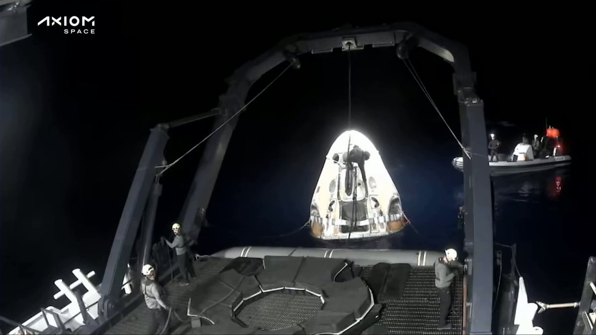 Chris Bergin Nsf On Twitter Always Fun The Spacex Frogman Leap
