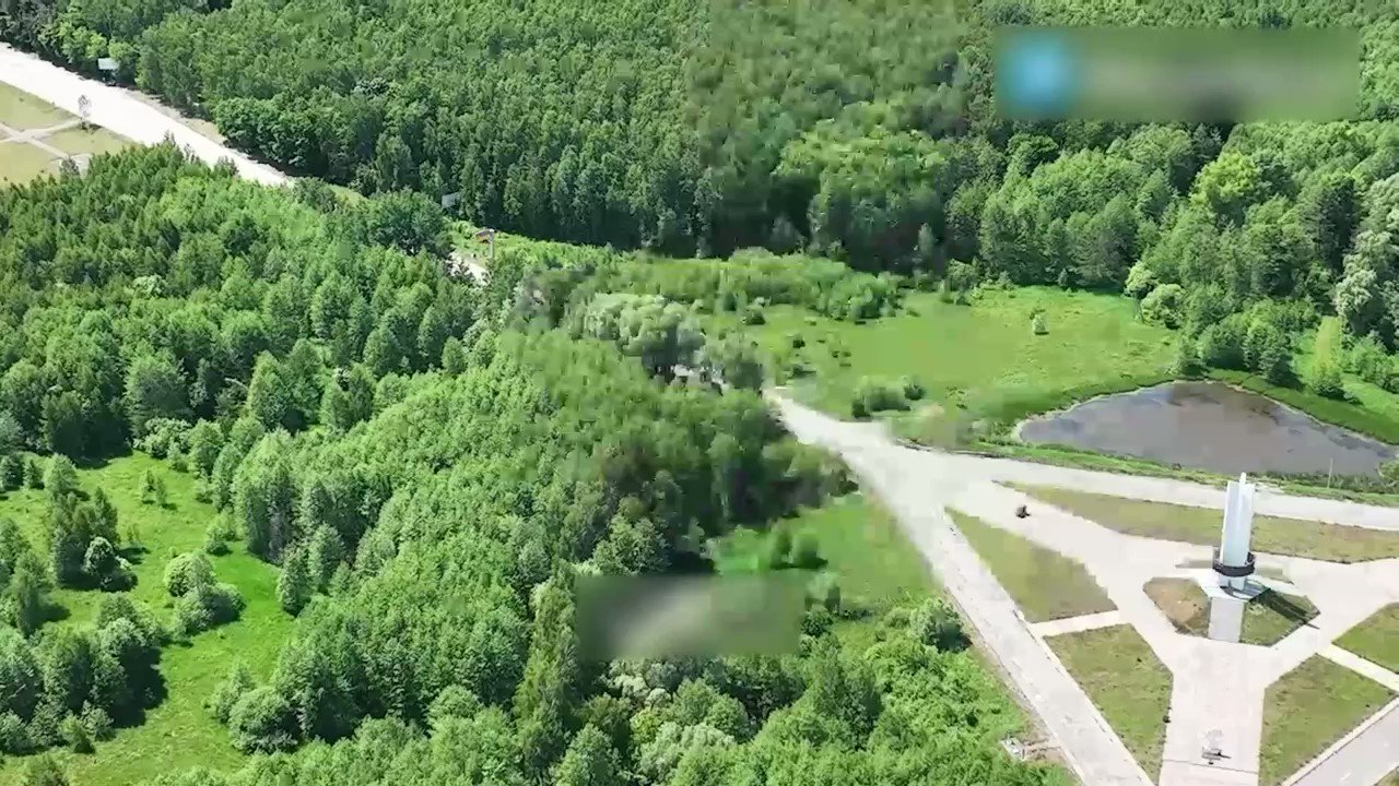 Kruku on Twitter: "Rosjanie zniszczyli prowadzącą na Ukrainę drogę przy pomniku „Trzech Sióstr ...