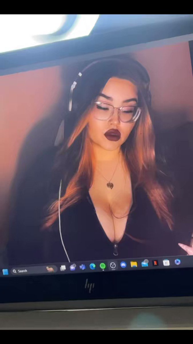 ѕυммєя on Twitter: "oops… i forgot i was a streamer for a quick sec, but we back babyyyy http ...