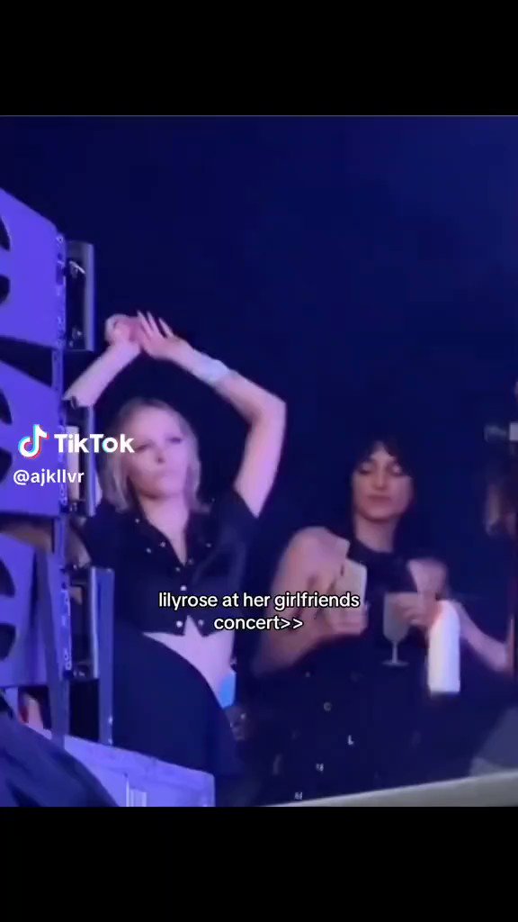 Dochilove On Twitter 릴리 로즈 뎁 Lily Rose Depp × 070 Shake 요즘 뉴욕에서 즐거운