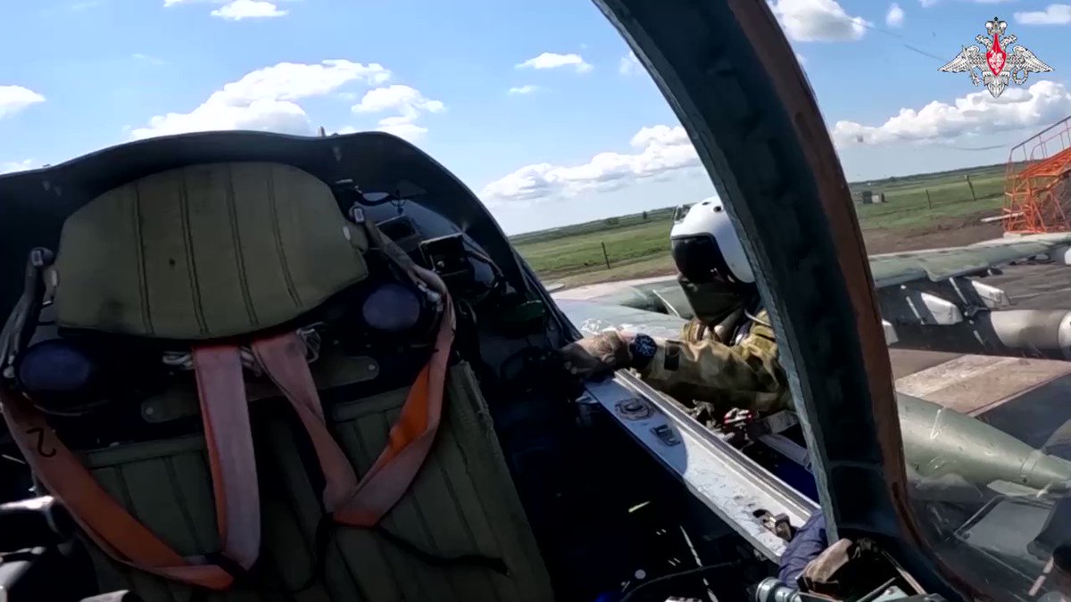 Sinnaig on Twitter: "🇷🇺 Su-25s destroy AFU fortifications and armoured vehicles 💥 Ground-Attack ...
