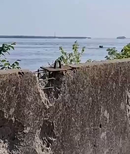 Цензор.НЕТ ️ on Twitter: "Каховська ГЕС повністю під водою: "Пірсу просто немає. Рівень води ...