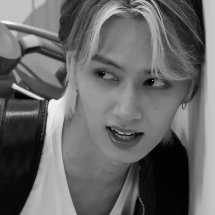 ִֶjunhui Thinker 💭 On Twitter He Looks So Fucking Good