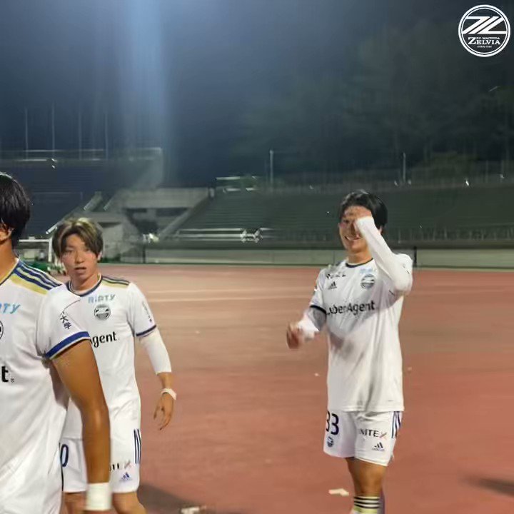 FC町田ゼルビア 公式🐦 #0607金沢 on Twitter: "\🏟#InsidePitch⚽／ 嬉しいプロ初ゴールを決めた #松井蓮之 選手💙 同学年の仲間たちに祝われながら、試合の感想 ...