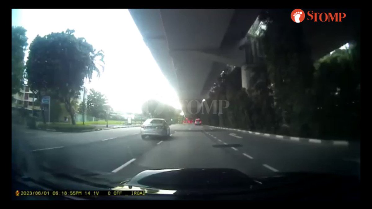 Stomp Singapore on Twitter: "Foodpanda rider plays braking game then abruptly stops in front of ...