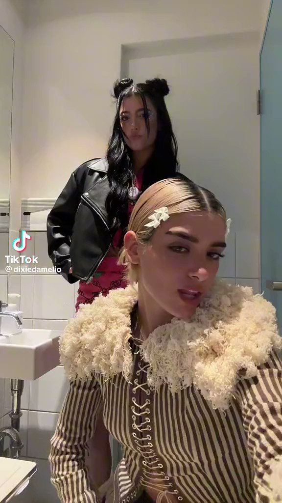 Bizarre Fruit ππ₯π€ͺ On Twitter These Two Rich Brats Love Showing Off