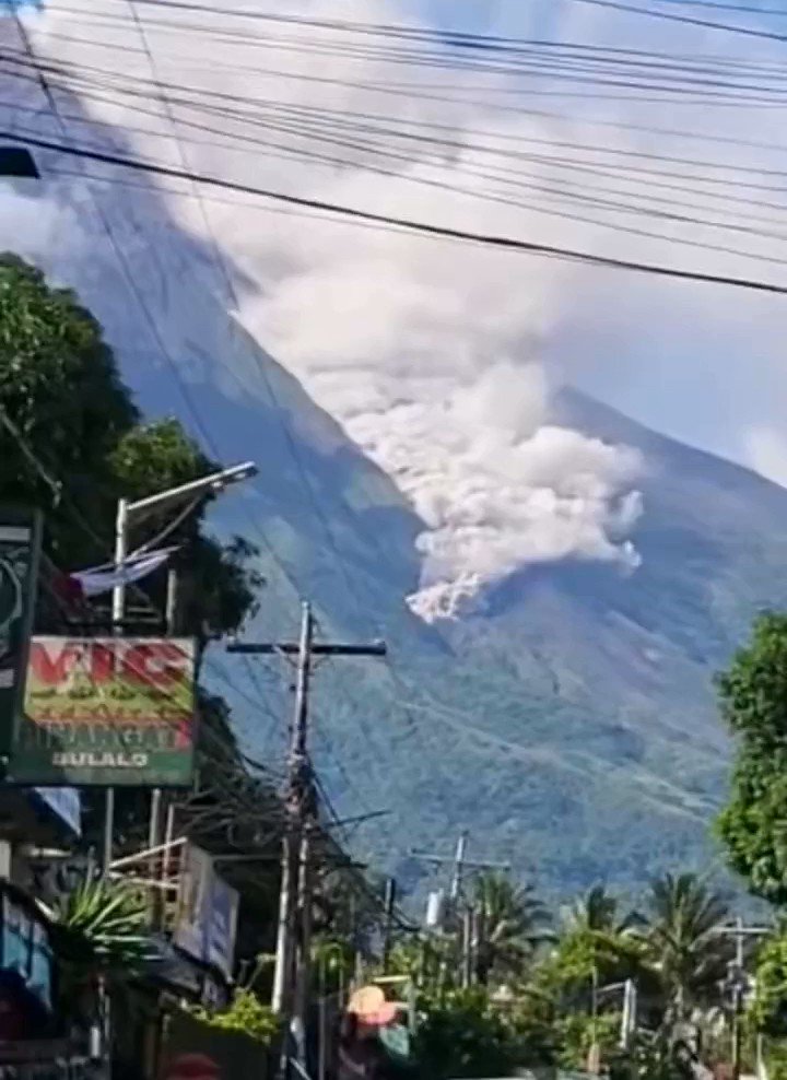 NEXTA on Twitter: "Philippine officials have raised the alert level for one of the country’s ...