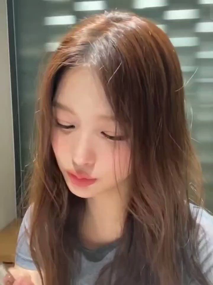 nmixx pics on Twitter: "#SULLYOON singing ‘Mr. Chu’ by Apink"