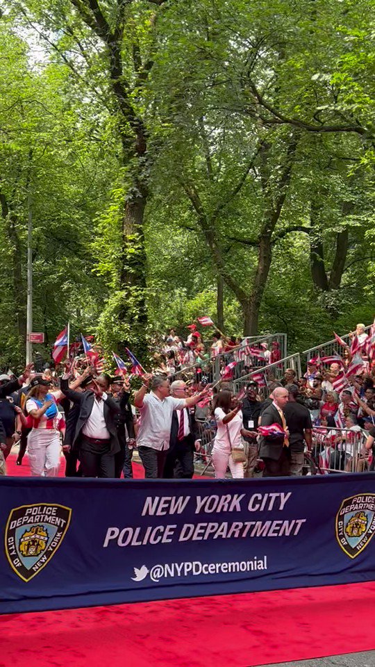 Nypd News On Twitter Rt Nypdfirstdep A Beautiful Day On Fifth