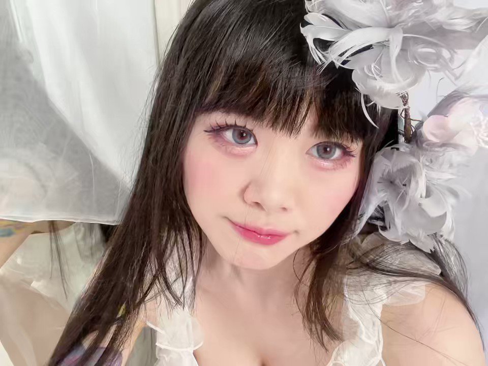 Canniny on Twitter: "I dressed up yesterday 🤍 http://Twitch.tv/canniny"