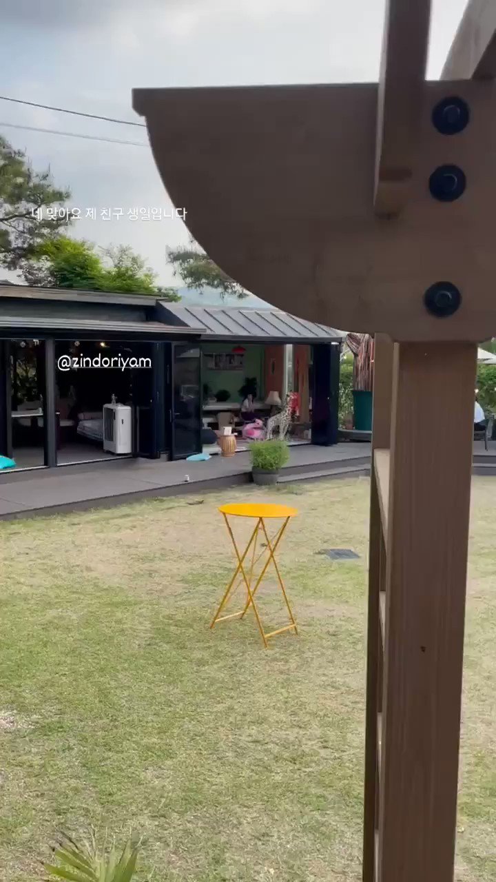 🌙 Orrery/nim on Twitter: "Haseul Instagram Story "Yes that's right it's my friend's birthday ...