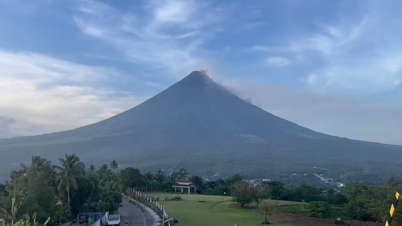 ABS-CBN News on Twitter: "@Jose_Carretero8 Sitwasyon ng Bulkang Mayon sa bahagi ng Camalig ...