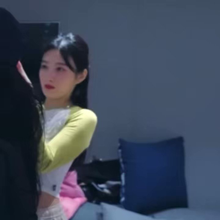 July - get well soon, love! on Twitter: "RT @heroes_twt: smiling behind her phone while taking a ...