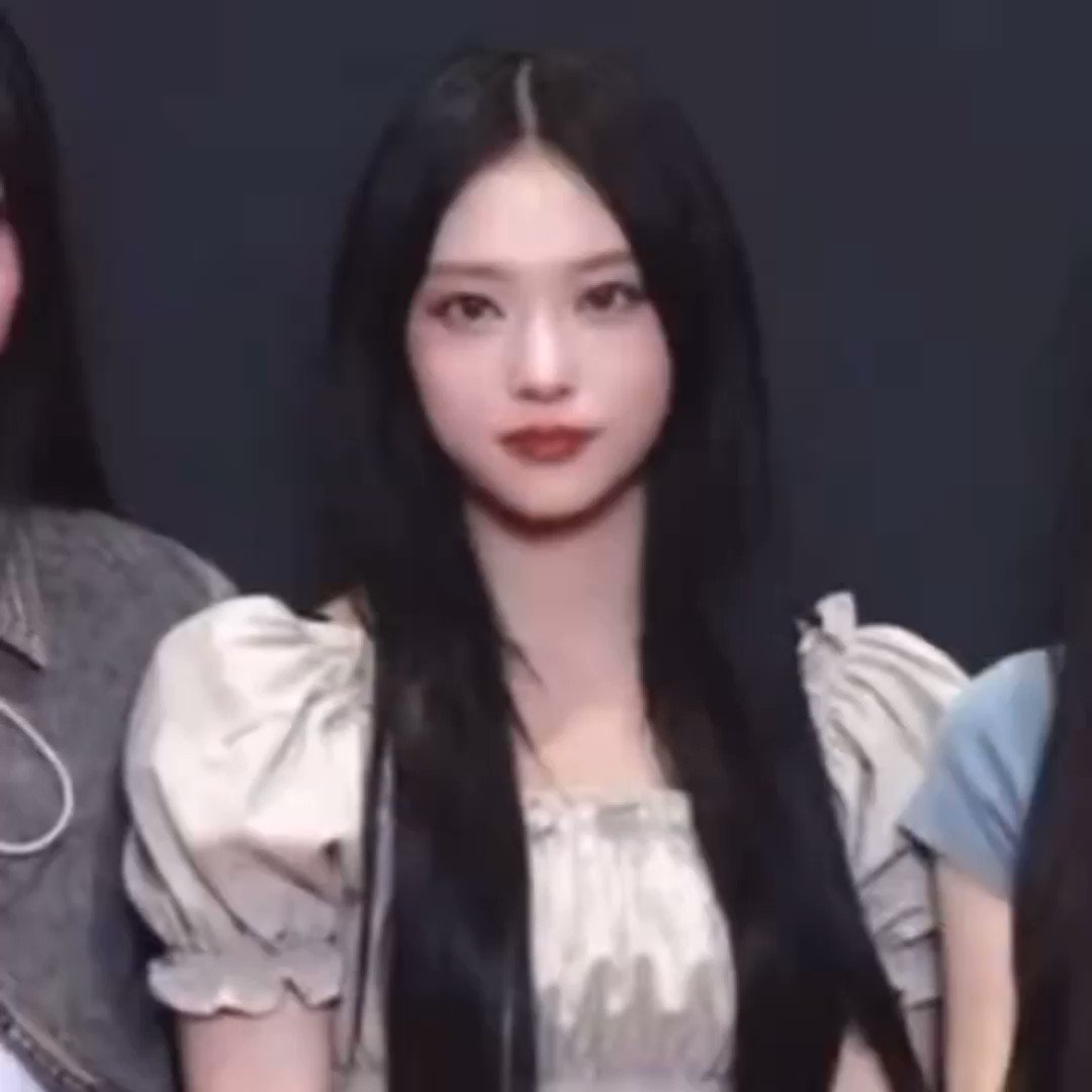 h. on Twitter: "when the quality is bad but you are kang haerin https://t.co/kseH8pbQ2j" / Twitter