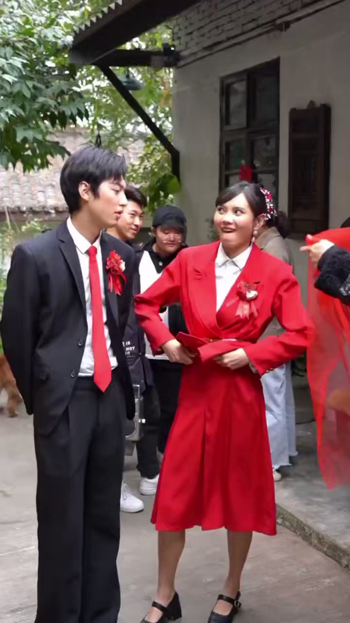 rainman 0034 on Twitter: "超级喜欢的一个视频，喜欢的原因是她和她很像。古灵精怪，又很可爱。 https://t.co/H99BhQb1PC" / Twitter