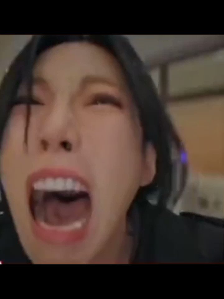 Sam by Daylight 🎃 on Twitter: "Transphobes when Sombra uses her Translocater instead of her ...