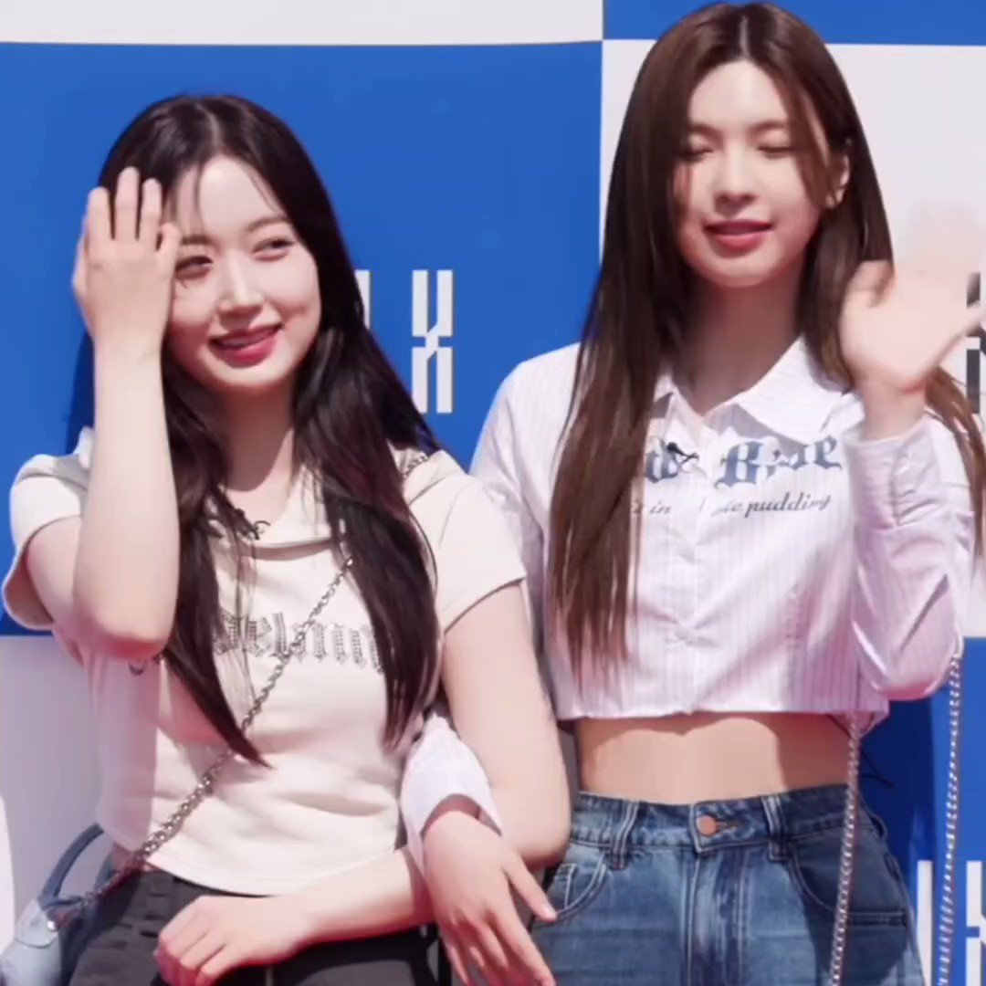 nmixx pics on Twitter: "haewon side eye-ing bae?😭 @NMIXX_official"