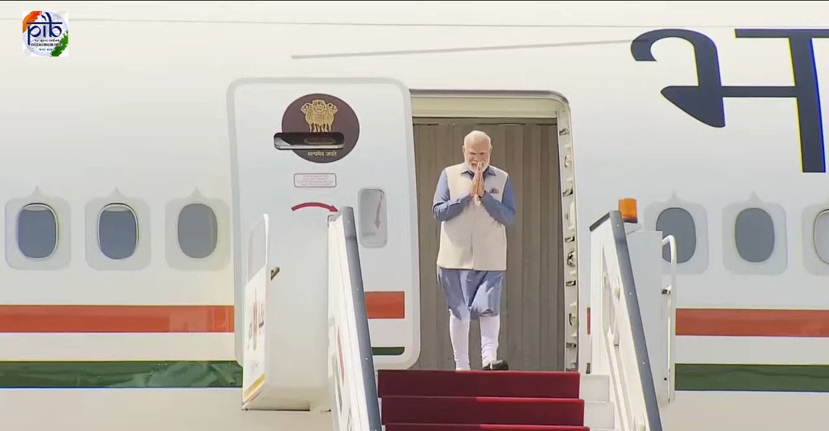 Pib India On Twitter Pm Narendramodi Arrives To A Ceremonial Welcome