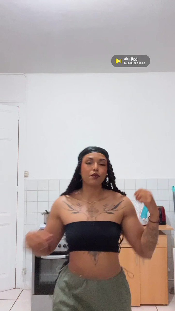 La Meuf Aux Gros Bras Là On Twitter Je Suis Trop Mignonne Avec Mon Pantalon Ultra Trop Large