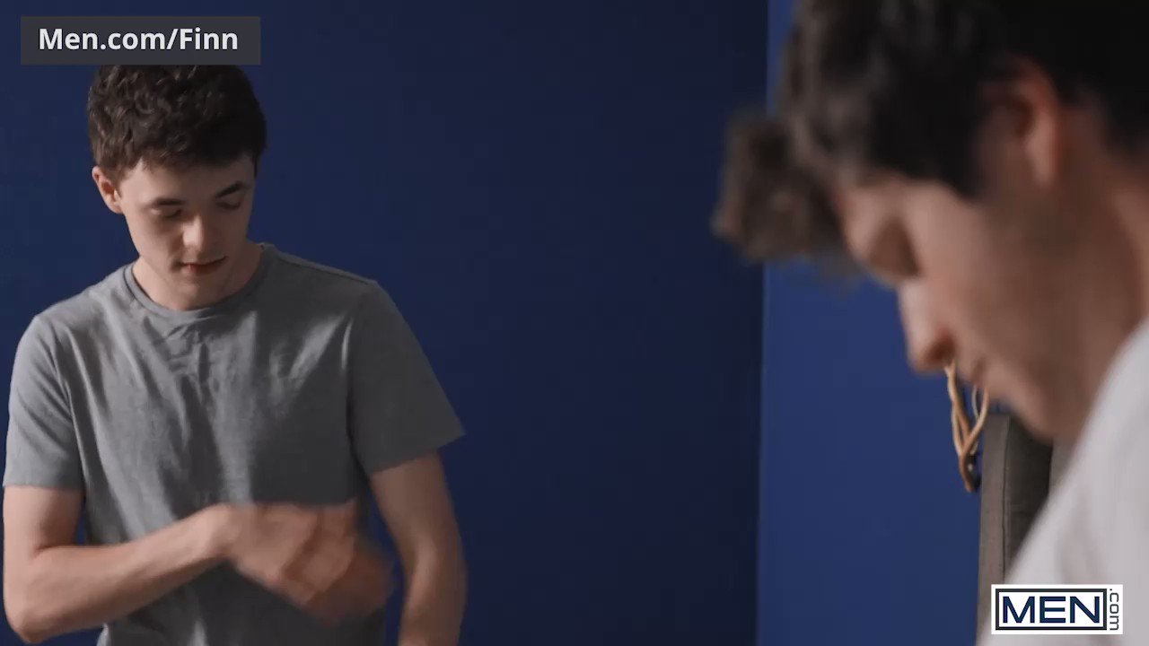 Men On Twitter Joey Mills Just Keeps Trying To Seduce His Roommates