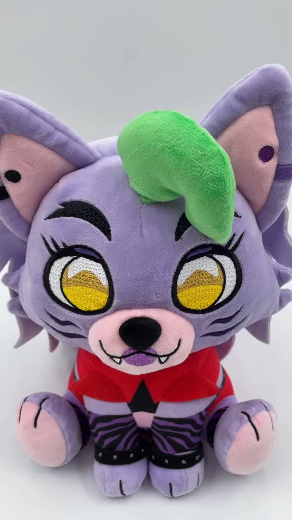 GG Games on Twitter: "Noticias FNaF Merch! @youtooz sube un TikTok mostrando el peluche sentado ...