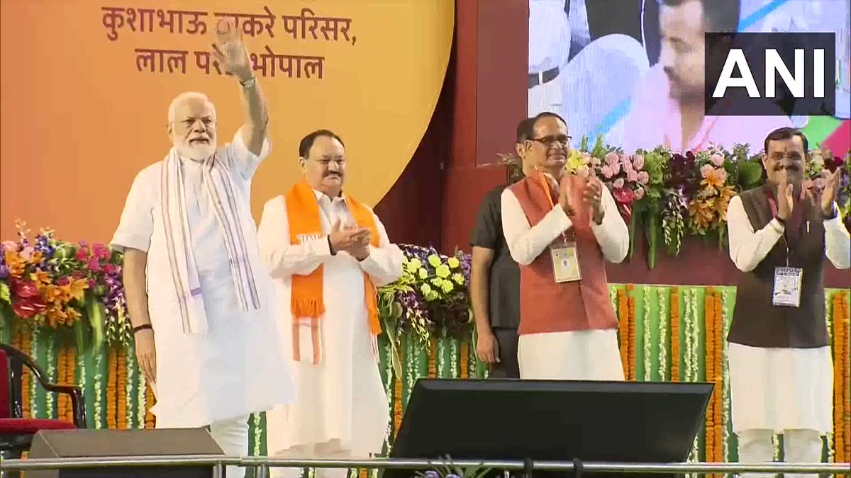 ANI on Twitter: "#WATCH | Madhya Pradesh: Prime Minister Narendra Modi to interact with more ...