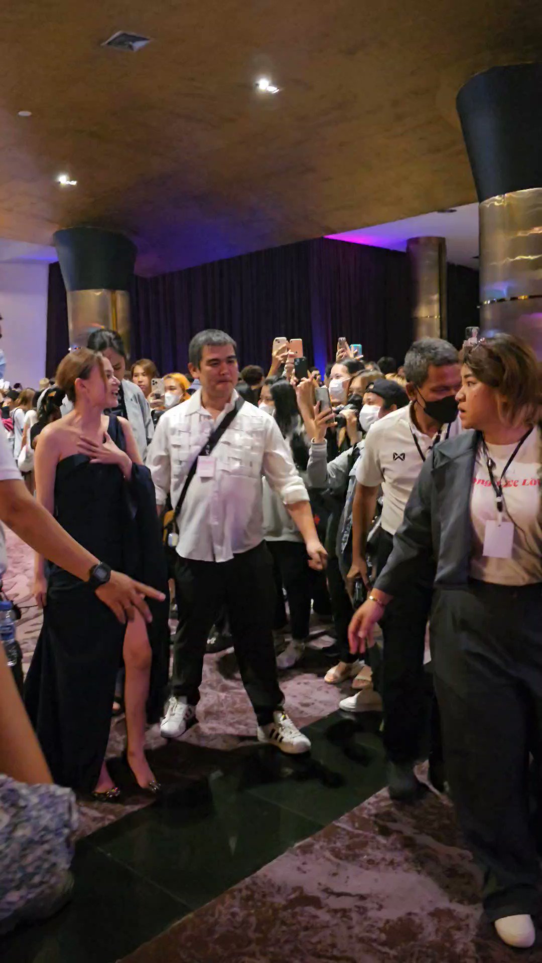 FREENBECK OFFICIAL on Twitter: "น้องๆกลับแล้วนะคะ😊 #ฟรีนเบค #LongLiveLoveGALAnight LLL Press ...