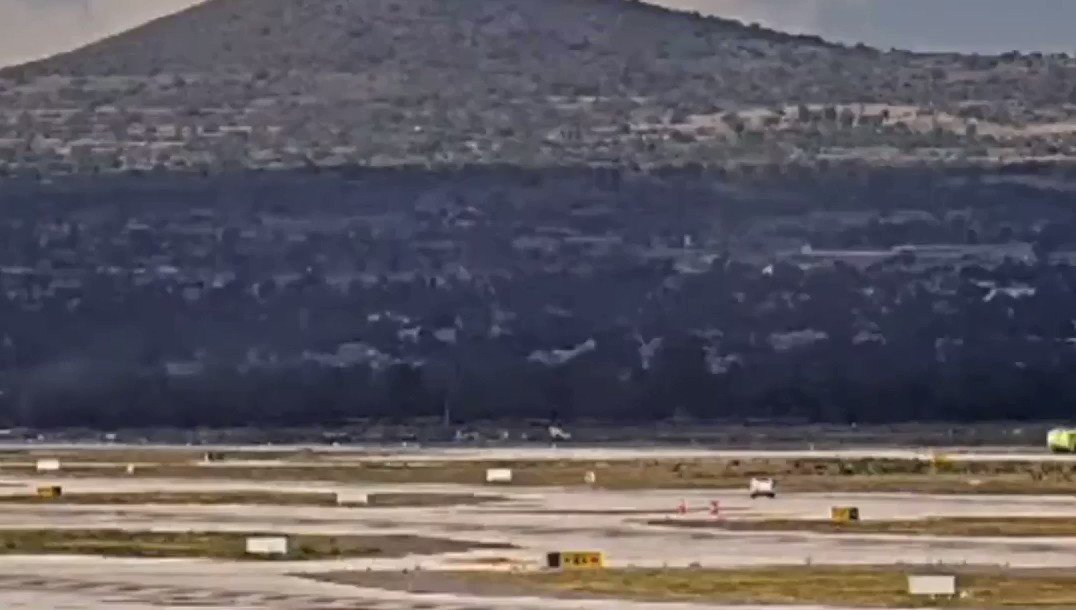 Manuel Lopez San Martin on Twitter: "🚨 Aeronave de la FGR aterriza de emergencia en el AIFA ...