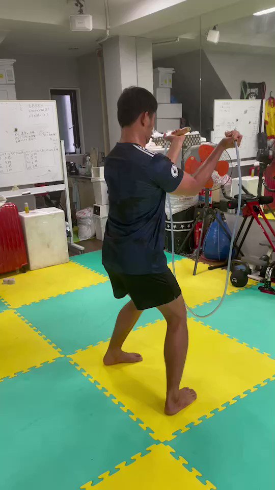 藤原将志 秀徹® On Twitter ジョムトーン、 秀徹「三戦」鍛錬中! なぜか縄跳びを握ってます笑 坂本会長の指導のもと とても熱心に鍛錬されているようです! 良い感じです