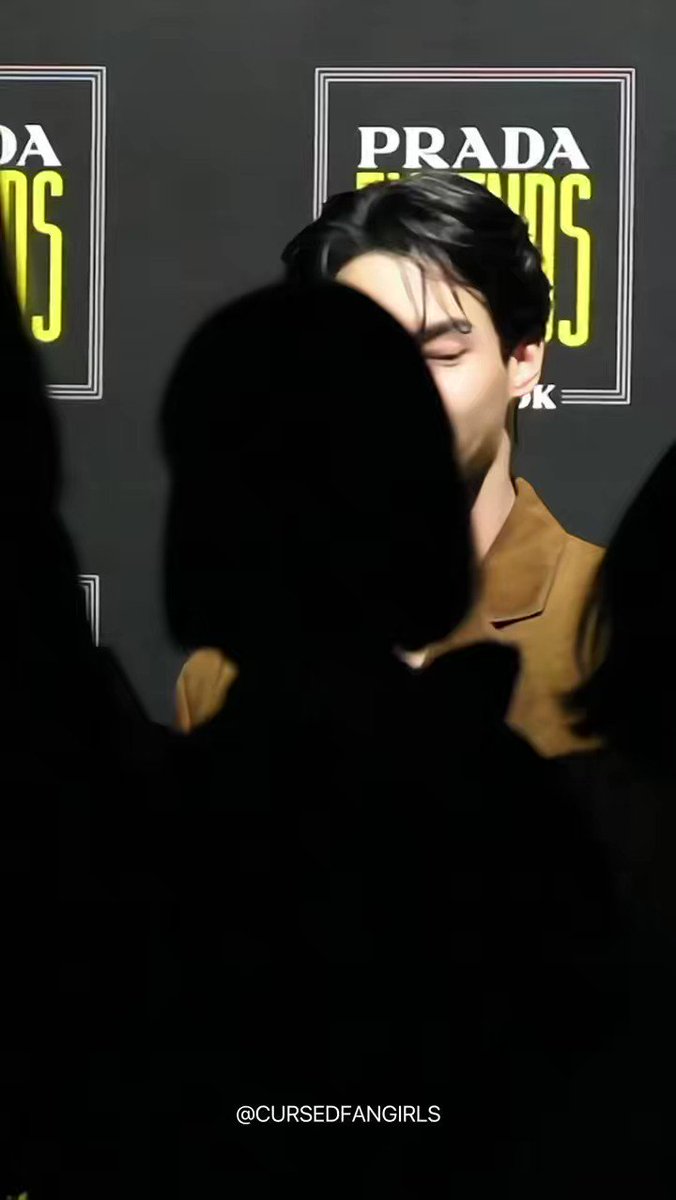 CursedFangirls★彡 on Twitter: "ไม่ได้เทิร์นเป็นพี่วินนะ เทิร์นเป็นท่านวินแทน〜🫠 PradaExtends x Win ...