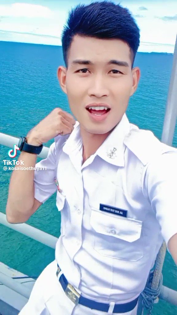 Kyaw Gyi On Twitter Tiktok ဆယ်လီ အရပ် ၆ ပေ Lee ၇ လက်မနဲ့ ရေတပ်က