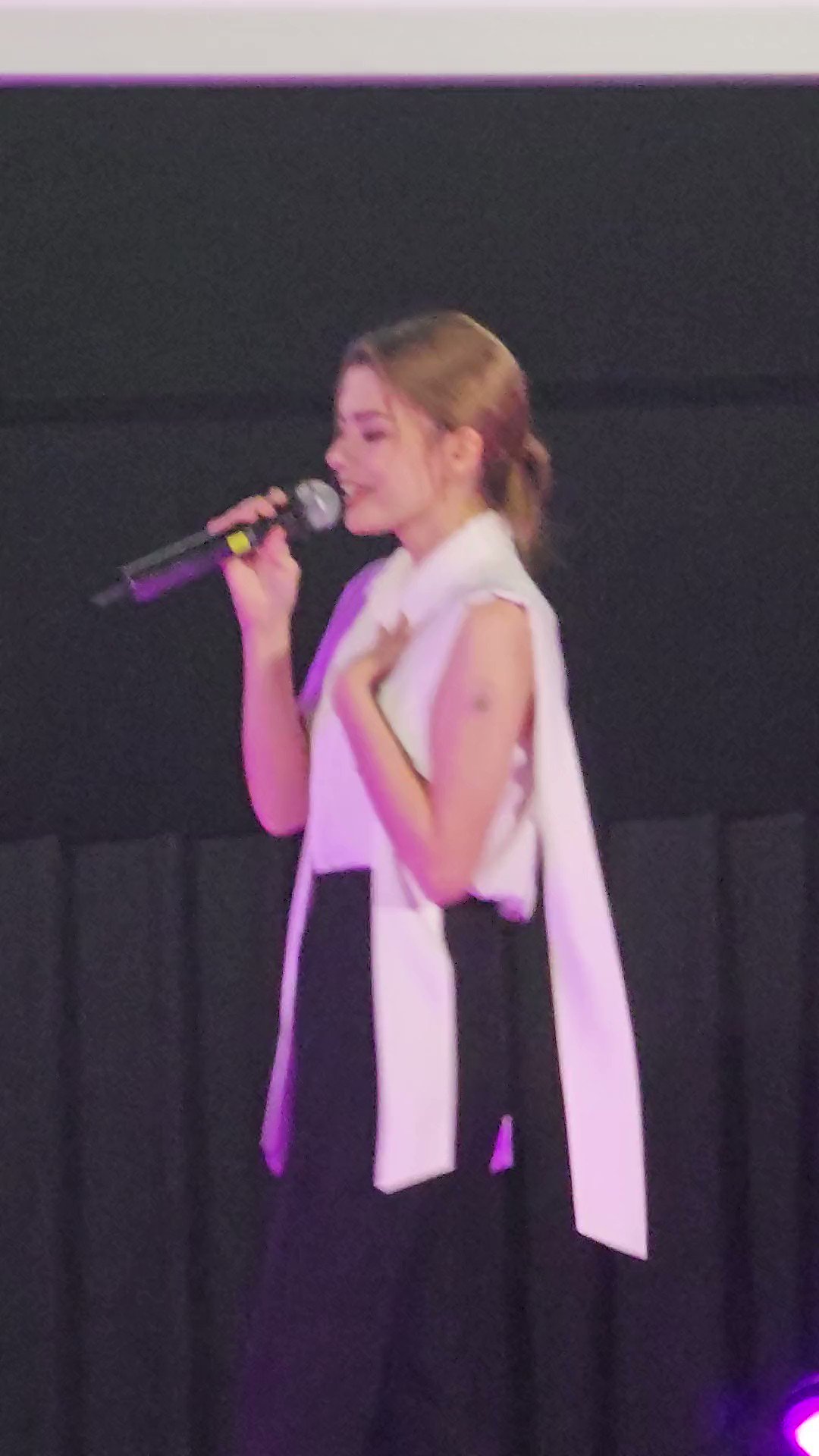 Freen | Becky ™ on Twitter: "📹 | Becky singing in the cinema after having seen the LLL movie ...