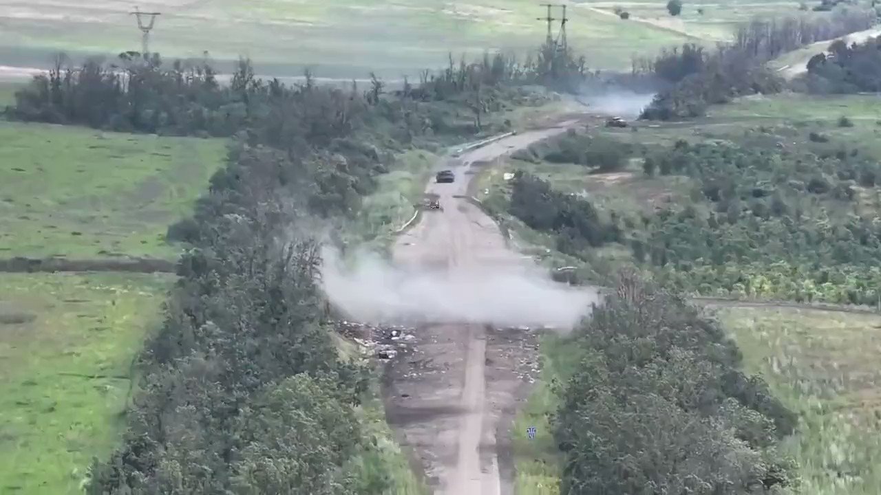 Kruku on Twitter: "Inne ujęcie rosyjskiego czołgu T-62M poderwanego na własnych minach ...