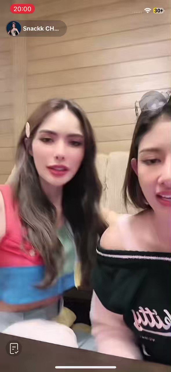 Hansel on Twitter: "i can see snack’s soul leaving her body lmfaooo 😭😭😭😭😭 https://t.co ...