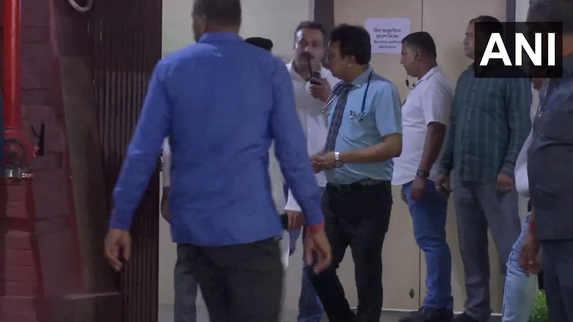 ANI on Twitter: "#WATCH | West Bengal CM Mamata Banerjee discharged from Kolkata's SSKM hospital ...