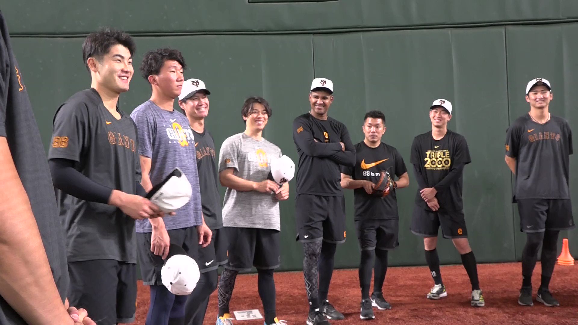 読売巨人軍（ジャイアンツ） on Twitter: "#巨人🆚#DeNA（#東京ドーム） 18時試合開始🏟 #本日の投手円陣 は、#菊地大稀 投手🔥 #菅野智之 投手からは、少し辛口（？）の ...