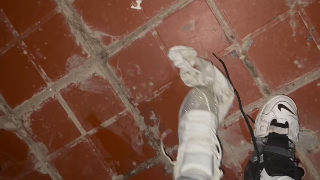 臭臭不吃早餐 On Twitter 被哥哥定制拍视频了,我的两双 骚鞋 里都是尿,哥哥让我 尿鞋 袜子也踩成脏袜子了,哥哥应该很满意,拍了8分钟! 地面也很脏,还有哥哥让我拍视频的吗