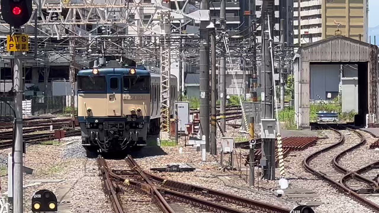 キツネキタ on Twitter: "鎌倉車両センター配置予定のE235系1000番台付属J25編成4両が新潟車両センター所属EF64形1031号機の牽引により配給され到着しました。少々停車し ...