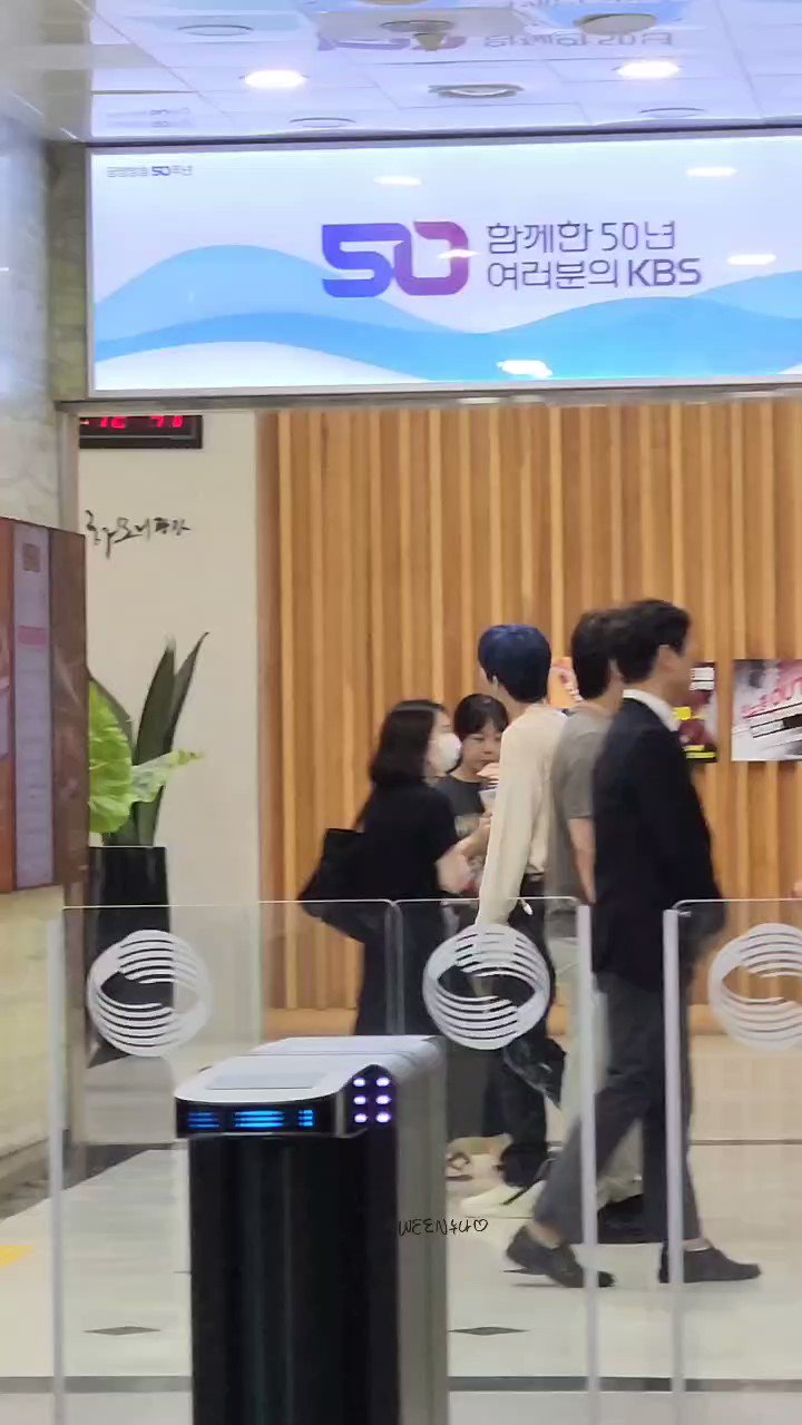 아윈 🦔🦁🍀 on Twitter: "KBS GAYO 트레저 출근 #트레저 #T5 #TREASURE https://t.co/Itkeo8xGVK" / Twitter