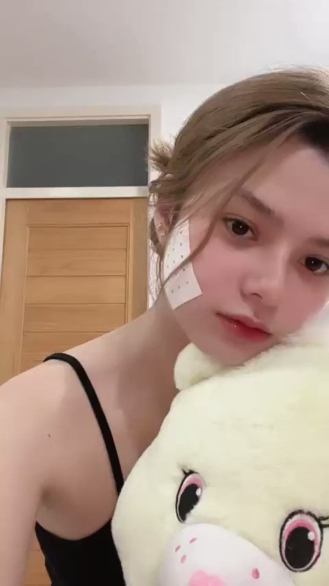 Freen | Becky ™ on Twitter: "📹 | Becky via "Becbec world🌎🫶🏻🤏🏻💞" on Instagram "Hello! I'm gonna ...