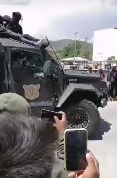 Ignacio Gómez Villaseñor on Twitter: "¡Roban 'Rhino' e irrumpen Palacio de Gobierno en ...