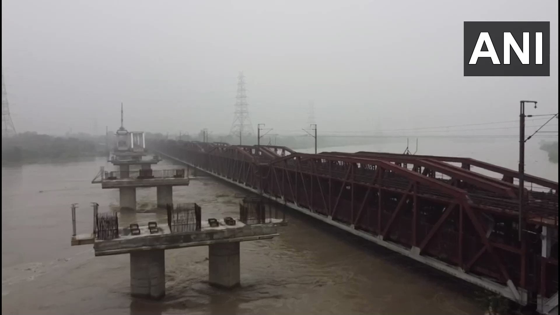ANI on Twitter: "#WATCH | Water level of River Yamuna continues to flow above the danger level ...