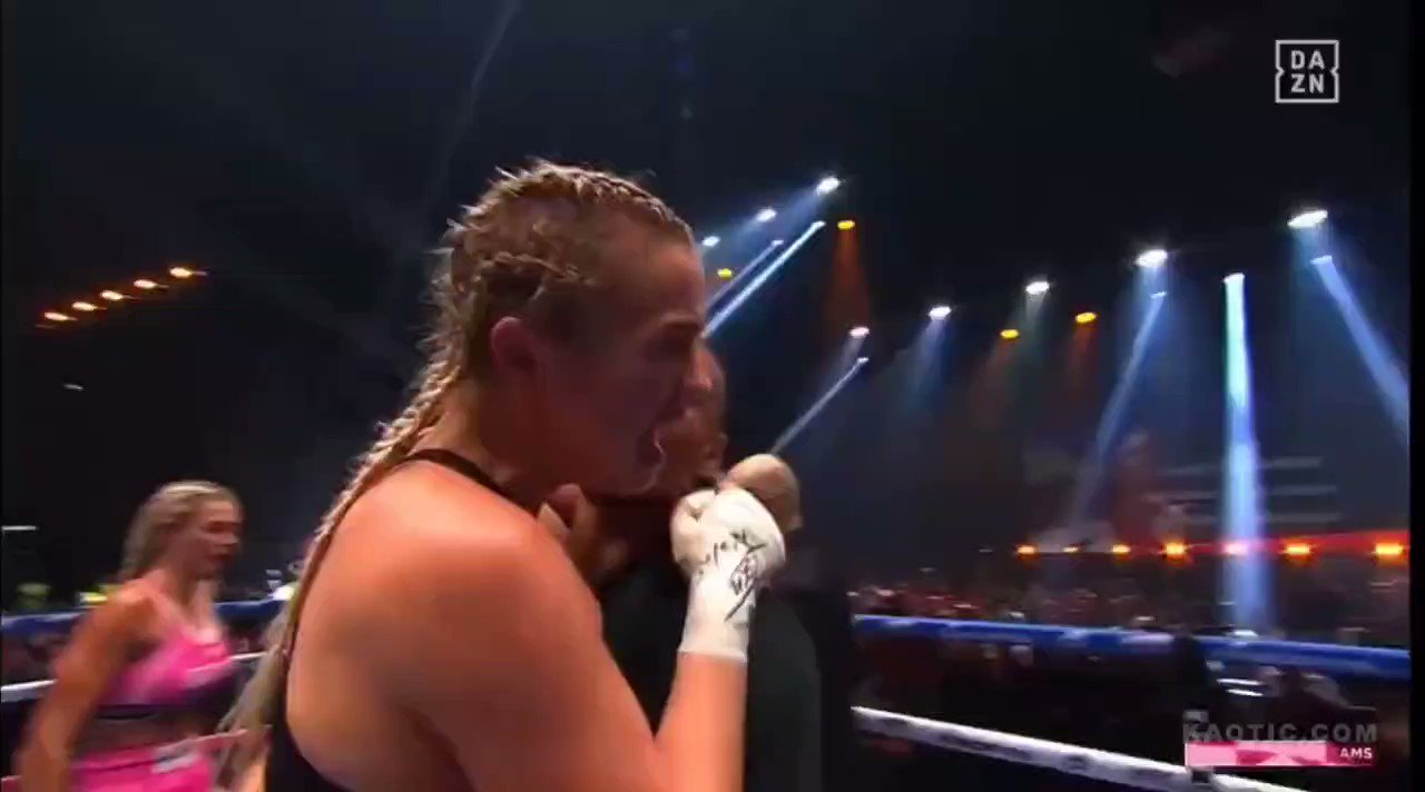 Crazyvideos On Twitter Female Boxer Celebrates By Flashing Crowd